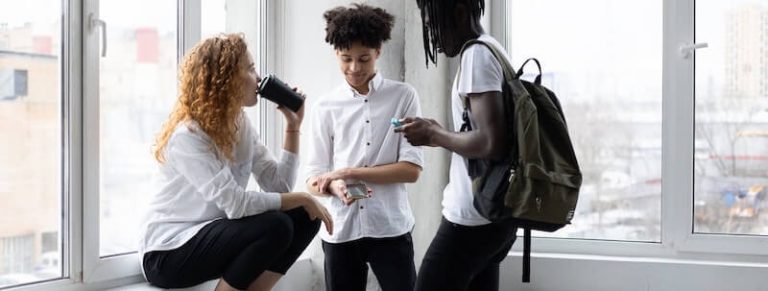 The Pros and Cons of Allowing Texting in Classrooms [Are we ready ...